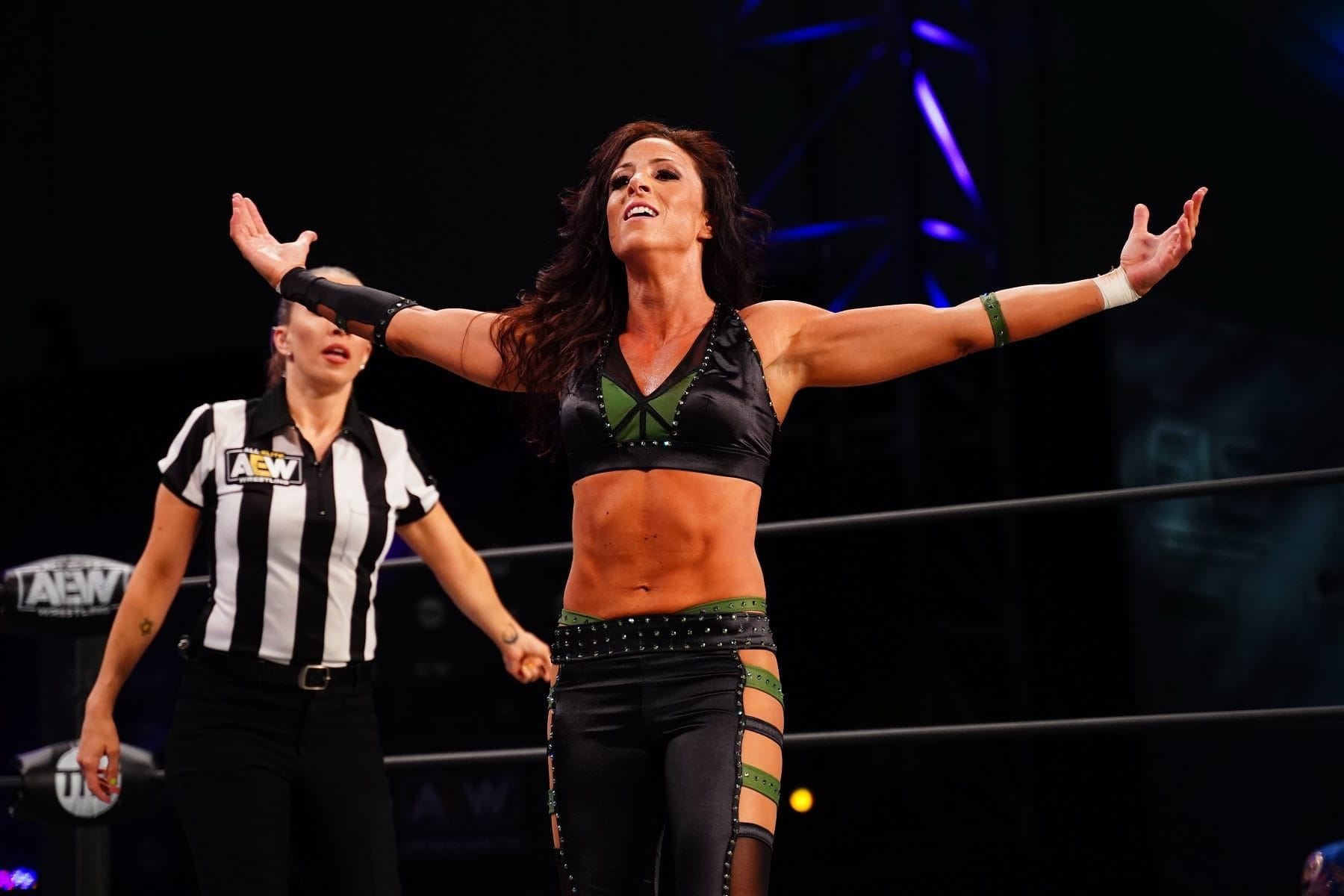 AEW star Serena Deeb defeats Hikaru Shida on Dynamite