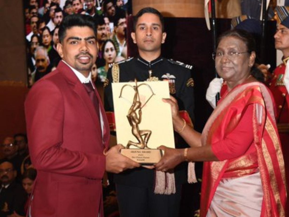 [Watch] Pawan Sehrawat receives Arjuna Award from President of India at National Sports Awards ...