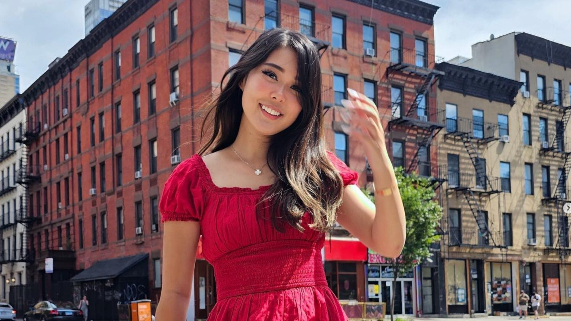 "Is she f**king stupid?" - Fans react as a clip of ExtraEmily ...