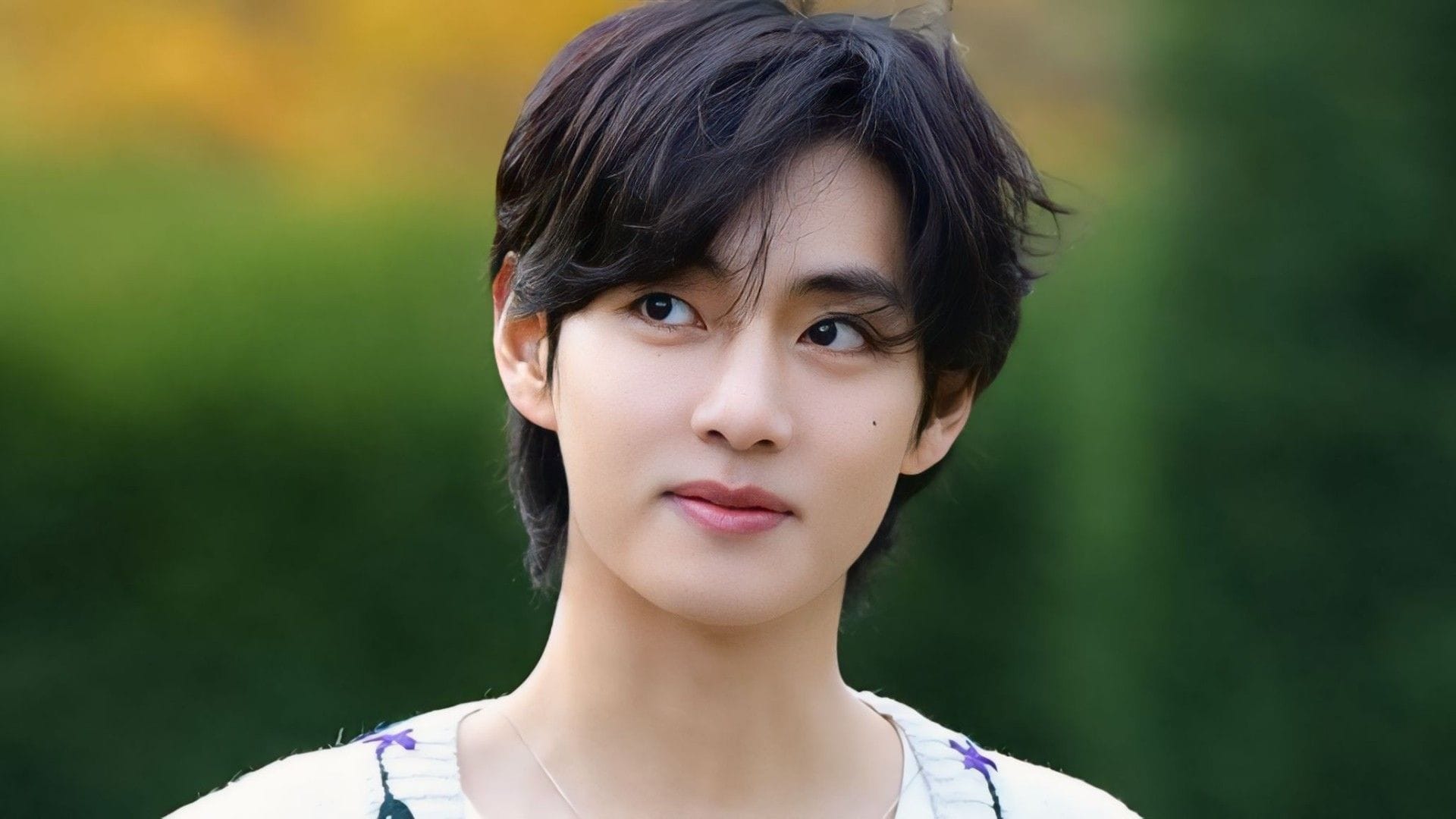 "The representative visual of K-pop"— Fans cheer as BTS' V is crowned ...