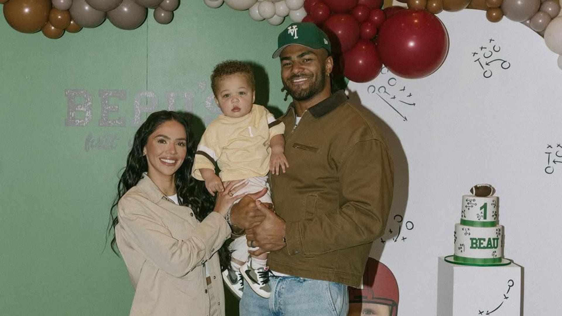 Fred Warner's wife Sydney reacts as 49ers star hosts 'youth football camp'